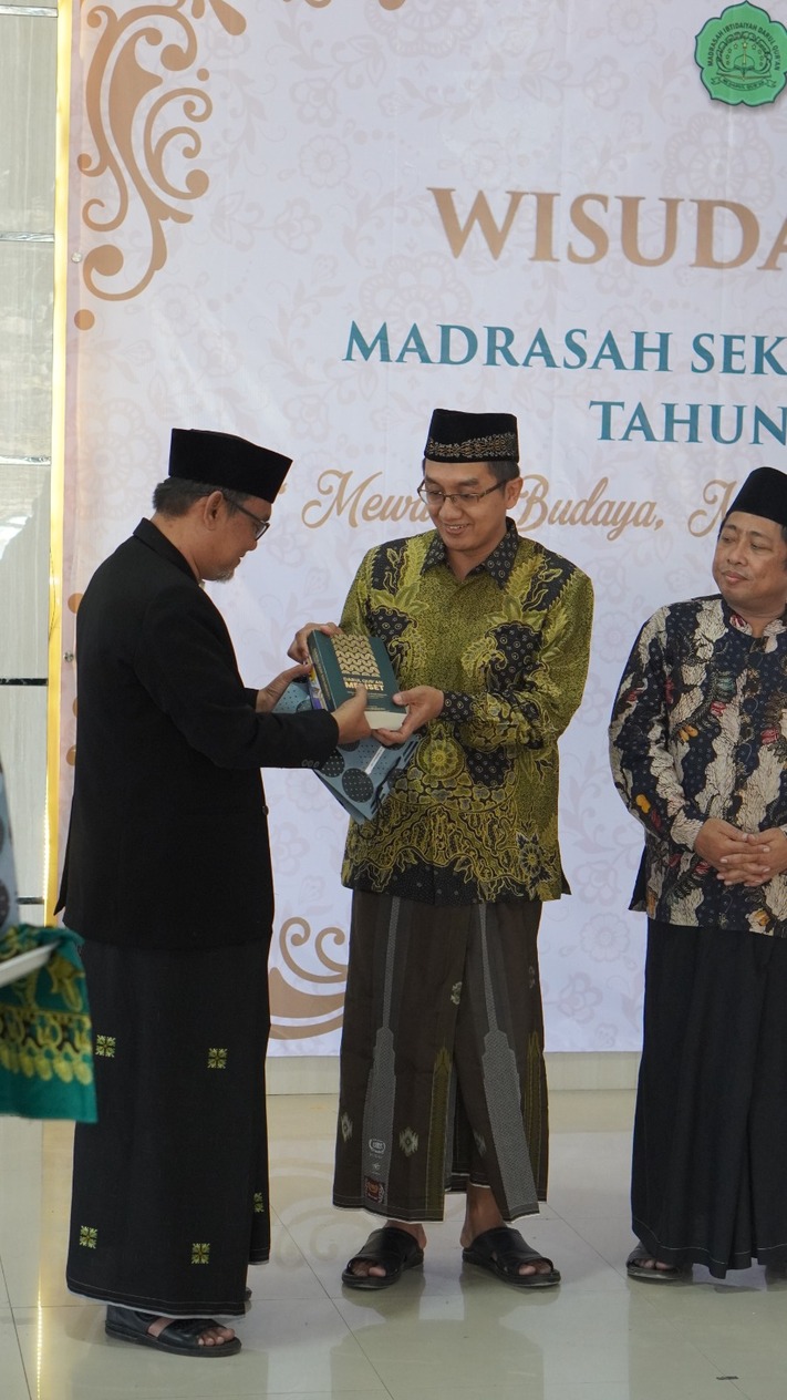 Wisuda Siswa, Ini 3 pesan Gus Awis untuk Orang Tua dan Wisudawan ...
