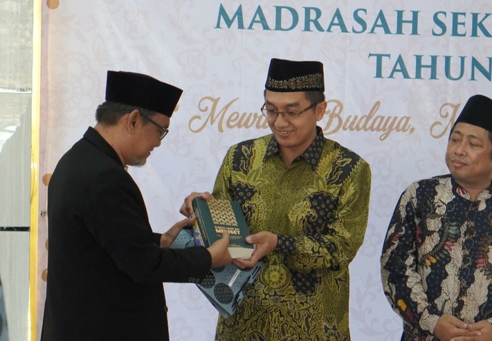 Wisuda Siswa, Ini 3 pesan Gus Awis untuk Orang Tua dan Wisudawan ...